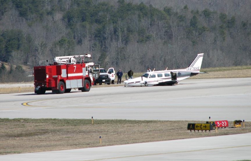 Plane lands wheels-up at Yeager Airport - WV MetroNews