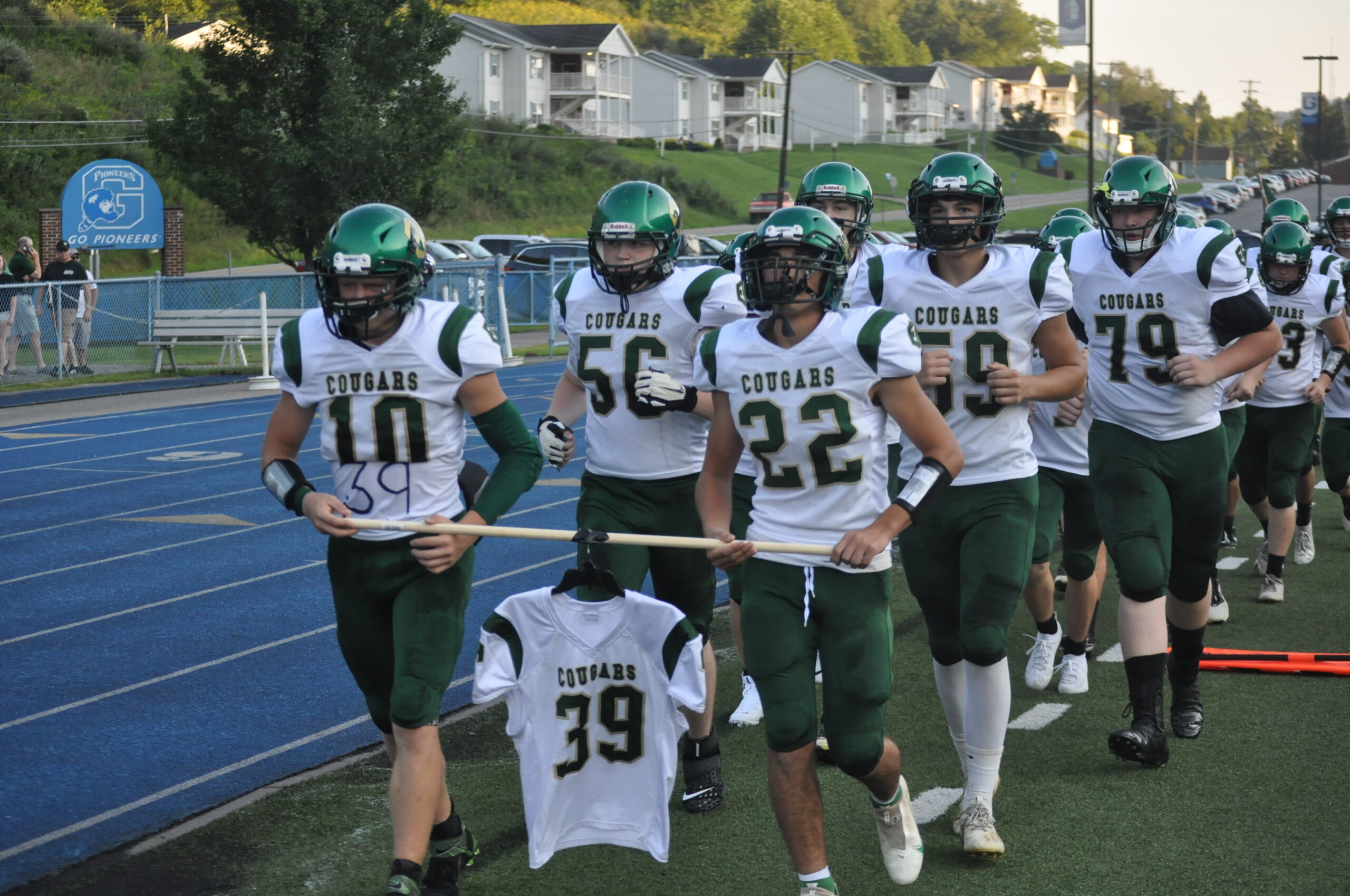 Full Of Emotion East Hardy Starts Fast To Honor Hahn With 41 20 Win At full-of-emotion-east-hardy-starts-fast-to-honor-hahn-with-41-20-win-at