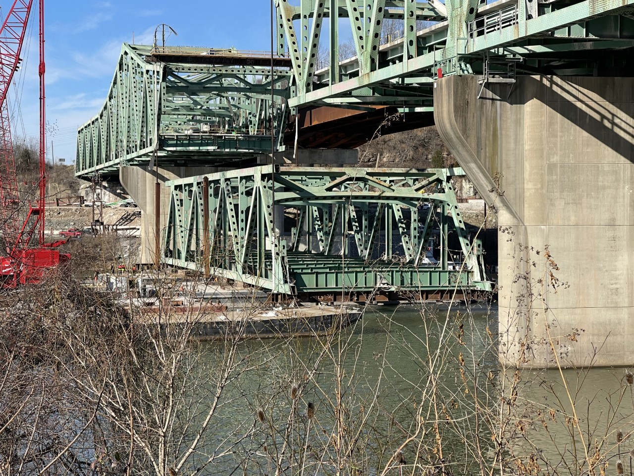 DOH contractor lowers middle span of busy I-64 bridge to awaiting barge ...